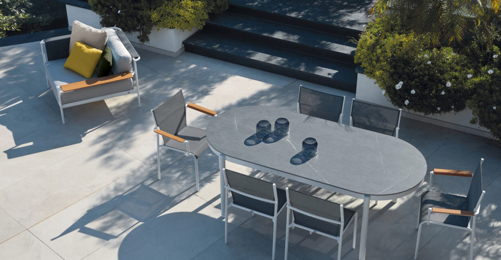 Oval dining table 220 x 100 cm - Glass top - Sifas